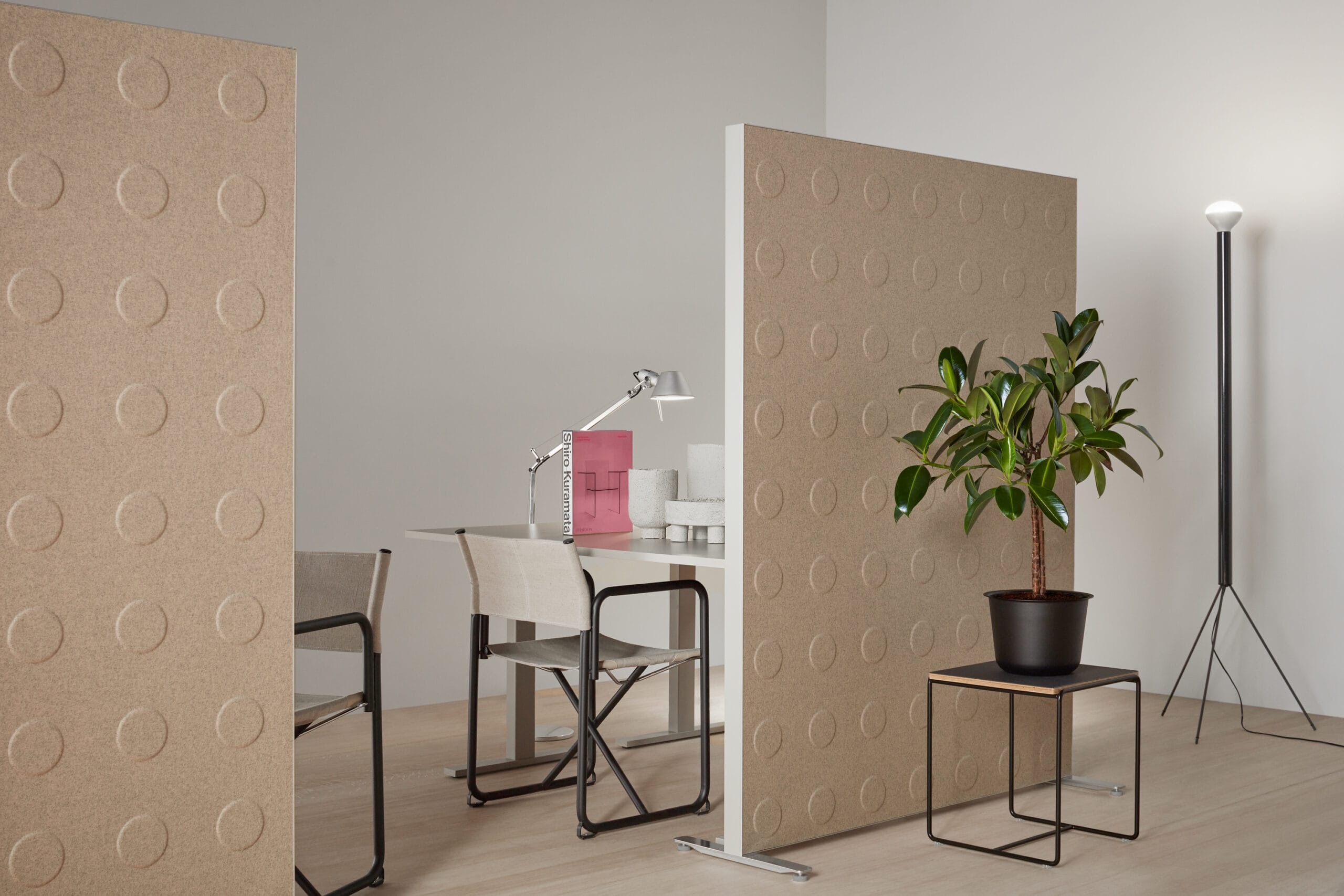 Alumi Floor Screen - Big Frog Furniture